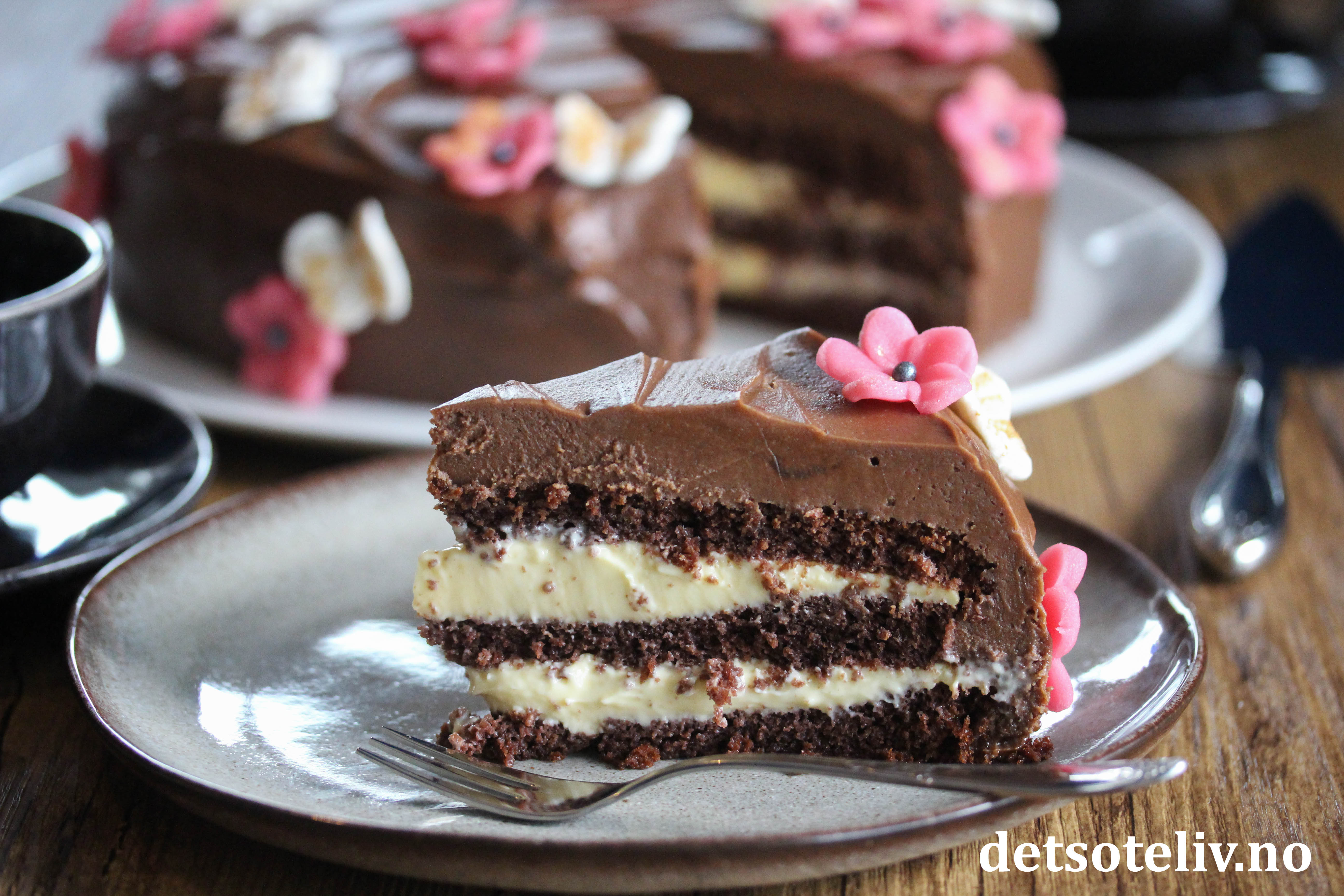 Café Stings sjokoladekake med vaniljekrem | Det søte liv